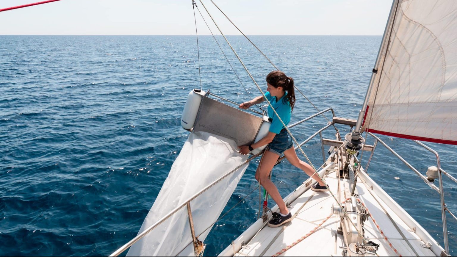 Des étudiants partent en mer pour étudier les microplastiques