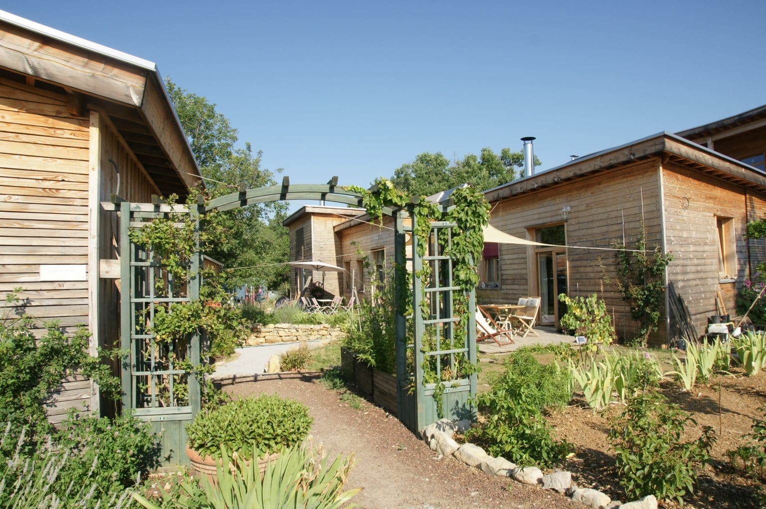 En Ardèche, le Hameau des Buis met en avant l’intelligence collective