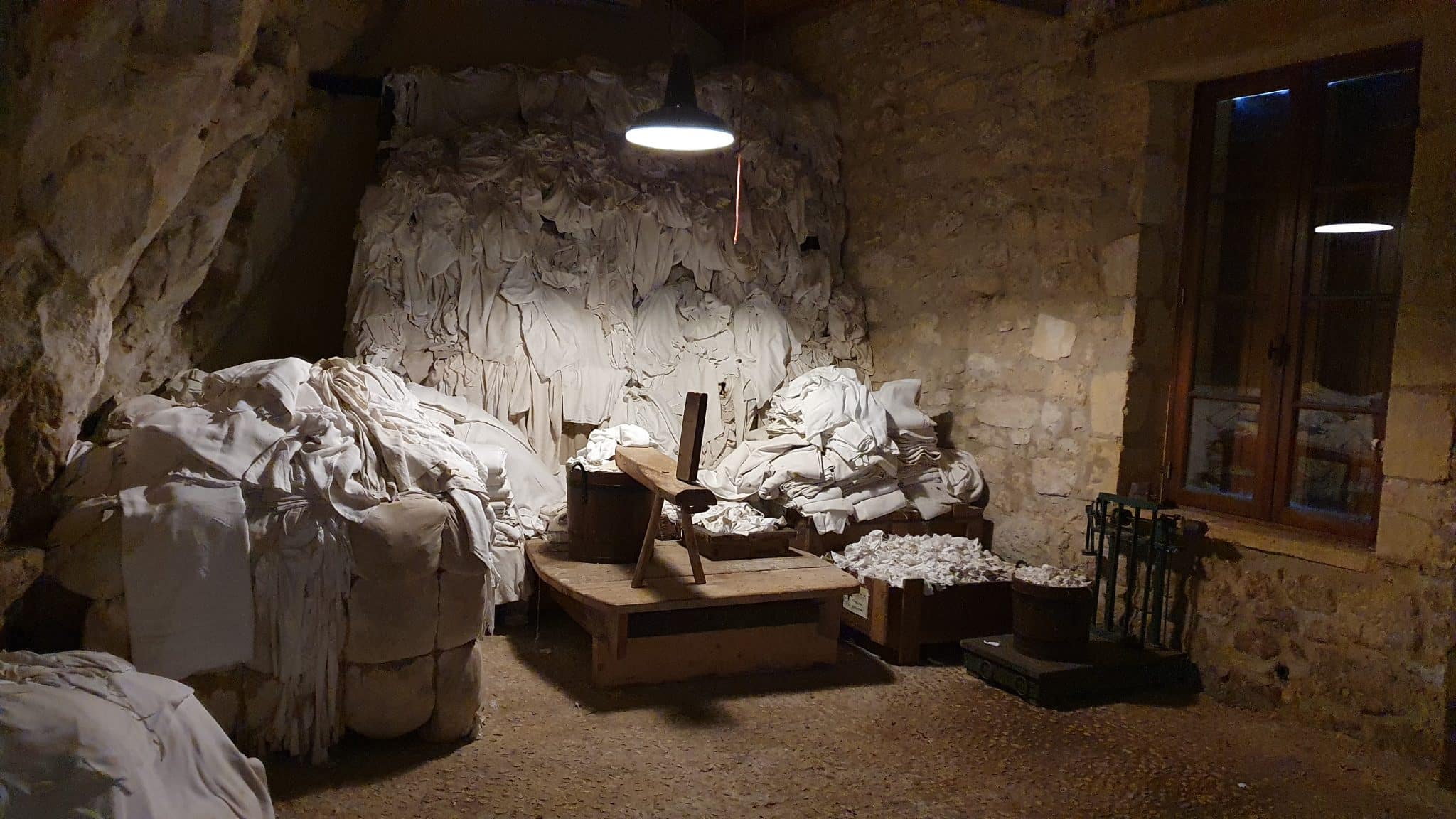 Dordogne : la fabrication du papier chiffon au Moulin de la Rouzique
