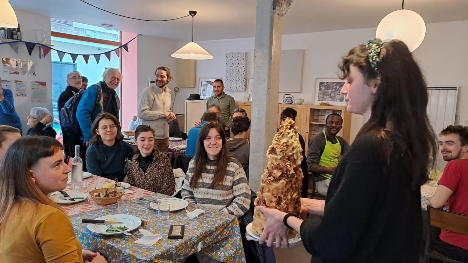 Saint-Etienne : une cantine solidaire pour créer des liens