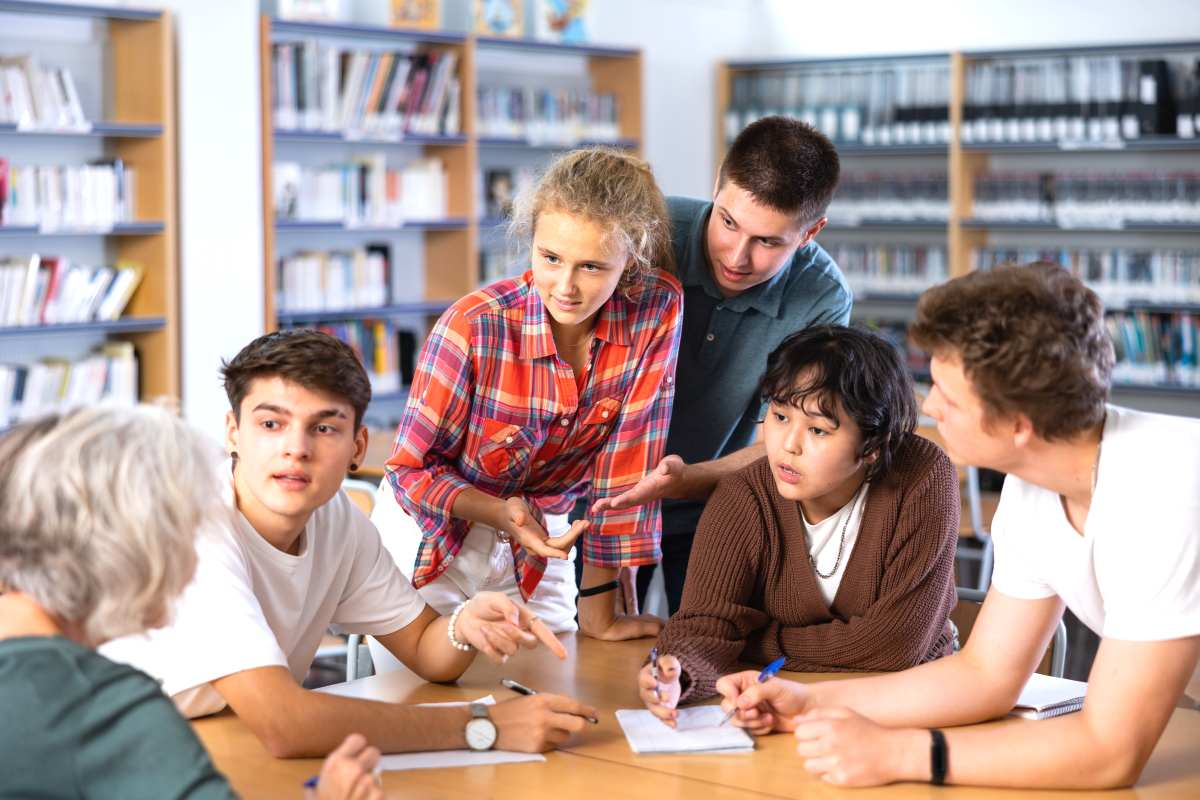 Comprendre les ados : les 10 expressions à connaître en 2025 pour ne ...